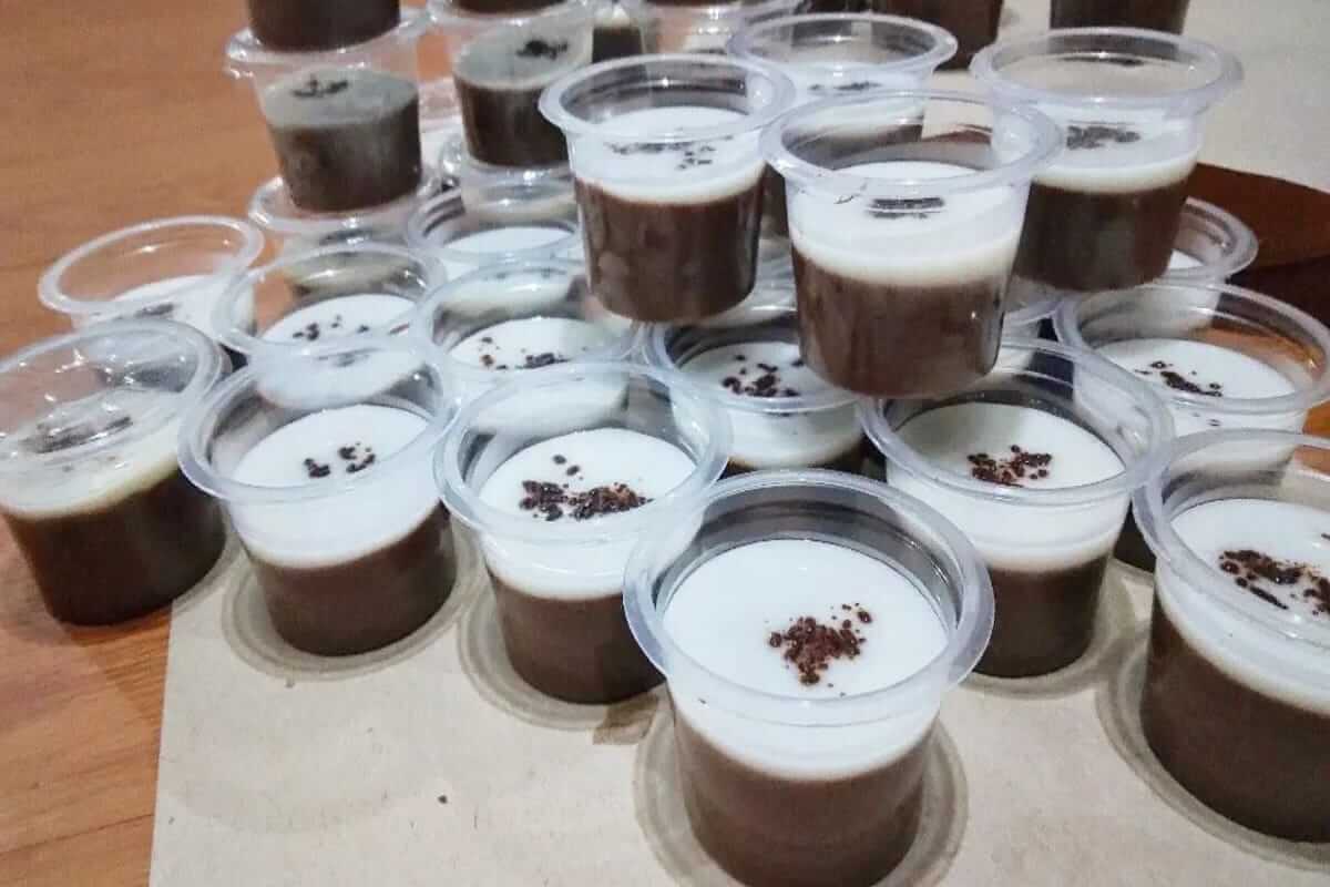 Resep Puding Susu Cokelat Lembut dan Mudah — Rinaresep.com Resep Puding Susu Cokelat Lembut dan Mudah — Rinaresep.com