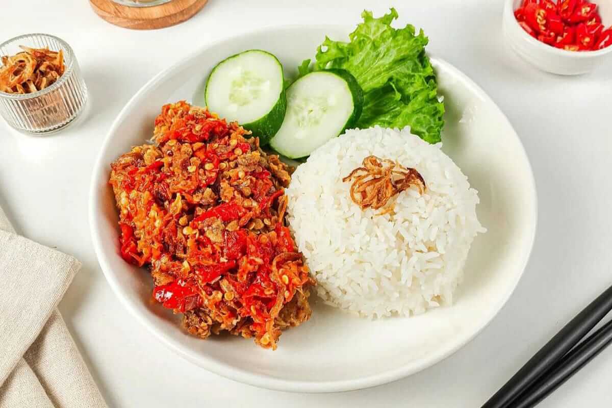 Resep Ayam Geprek yang Renyahnya Tahan Lama - Rinaresep.com Resep Ayam Geprek yang Renyahnya Tahan Lama - Rinaresep.com